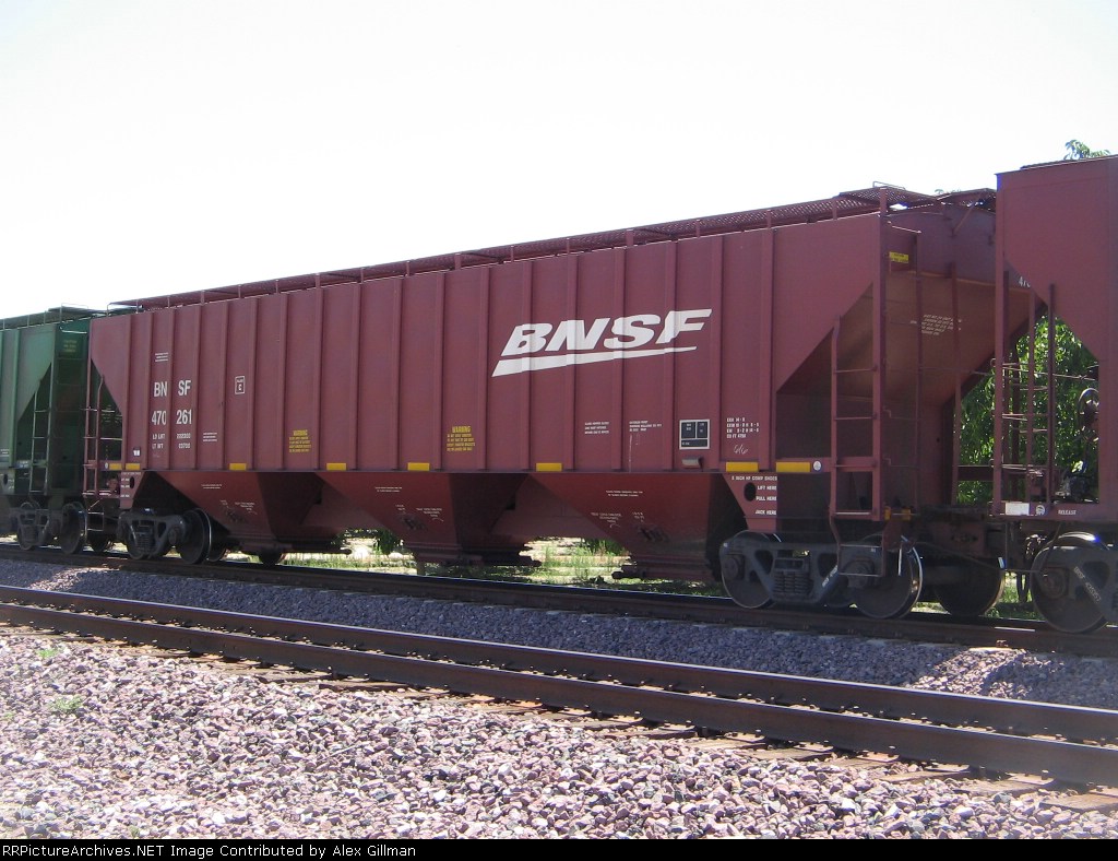 BNSF 470261; Covered Hopper